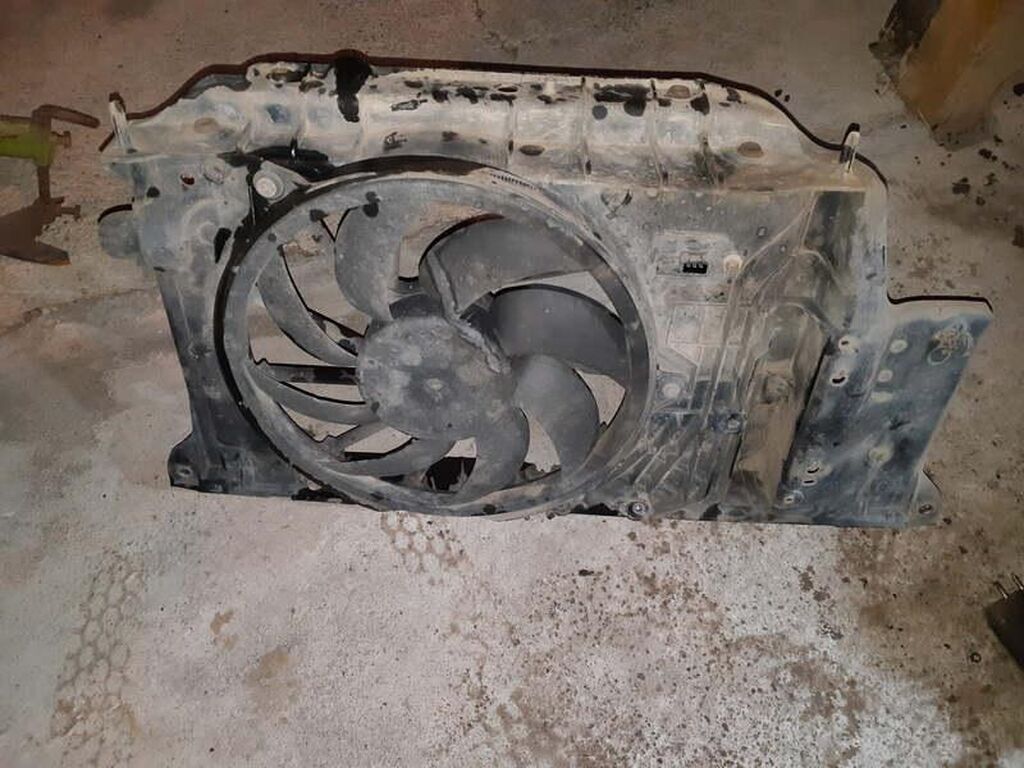 NOSAČ HLADNJAKA ZA PEUGEOT 206 | Nosač hladnjaka za peugeot 206.Imam