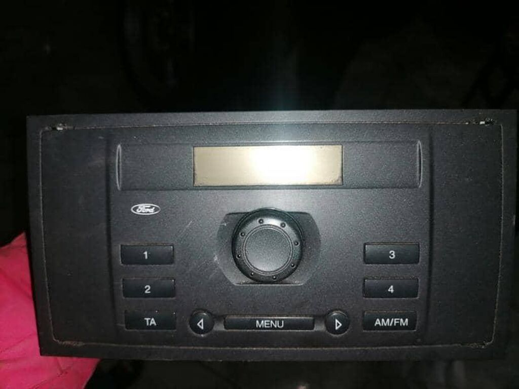 RADIO ZA FORD COURIER | Radio ispravan fabricki