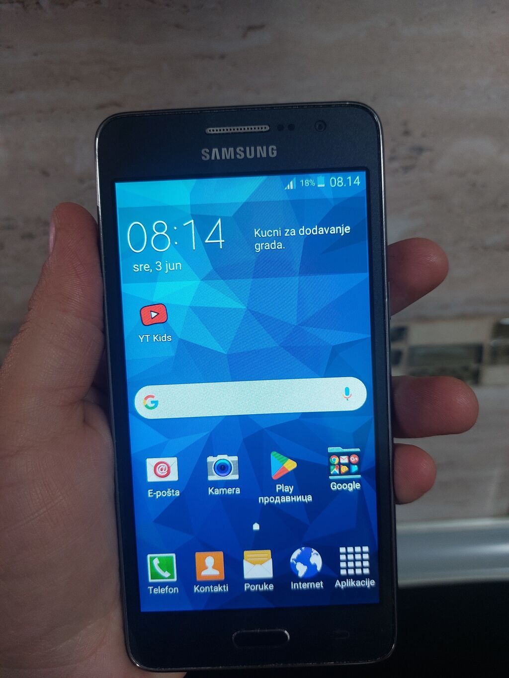 Samsung Galaxy pametni telefon (serija A) - Ekran: oko 4.5–5.0"