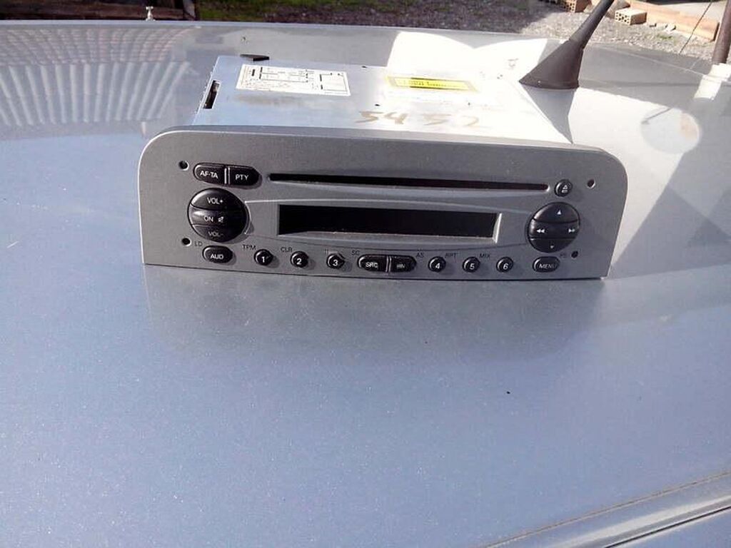 CD PLEJER ZA ALFA ROMEO 147 | Fabricki Radio CD za 147 -U ponudi i