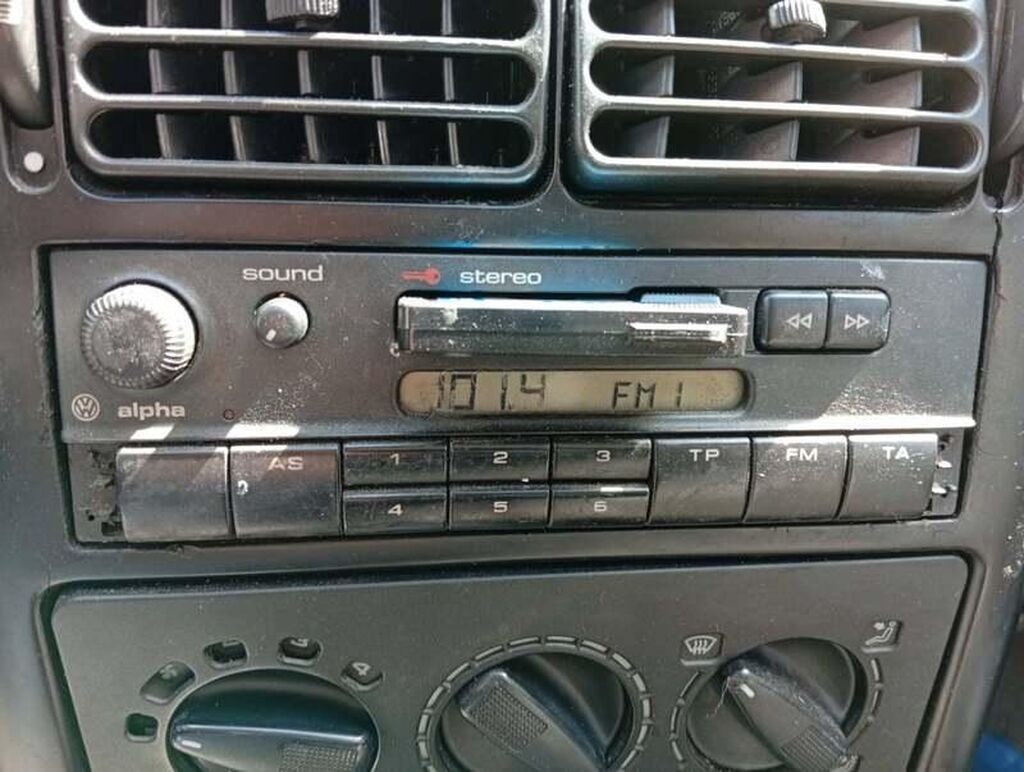 AUTO RADIO KASETOFON ZA VOLKSWAGEN GOLF, GOLF 1, GOLF 2 . | auto