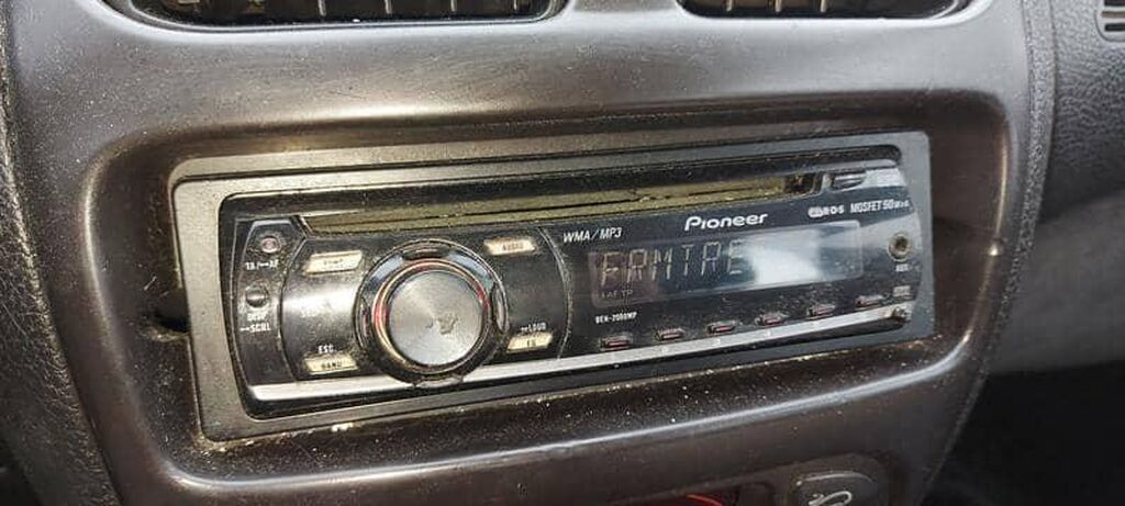 RADIO / CD / DVD PLEJERI ZA PEUGEOT 206 | Pionir cd player ispravan