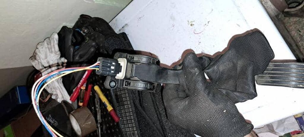 PAPUCICA GASA 2.0 HDI ZA PEUGEOT 206 | imam sve delove za peugeo 206
