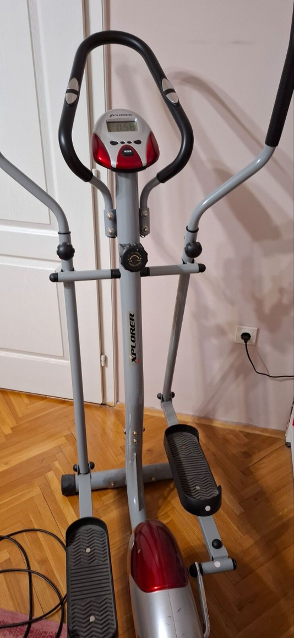 Eliptični trenažer Xplorer - Kompaktan kućni eliptični bicikl sa