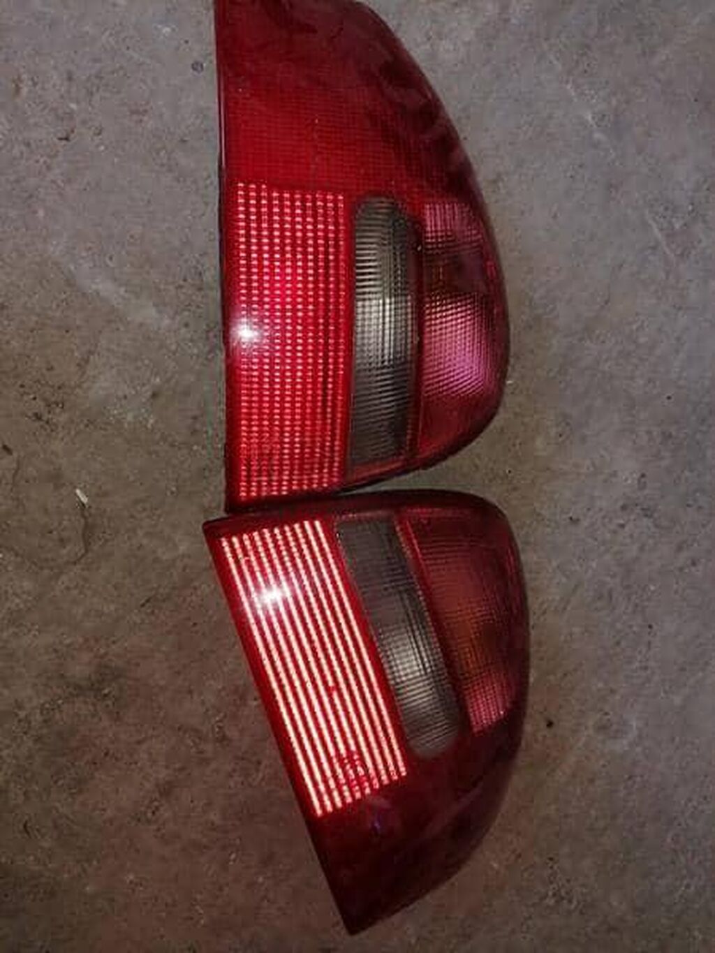 STOP SVETLA ZA AUDI A6 OD 2000. DO 2003. GOD. | Far