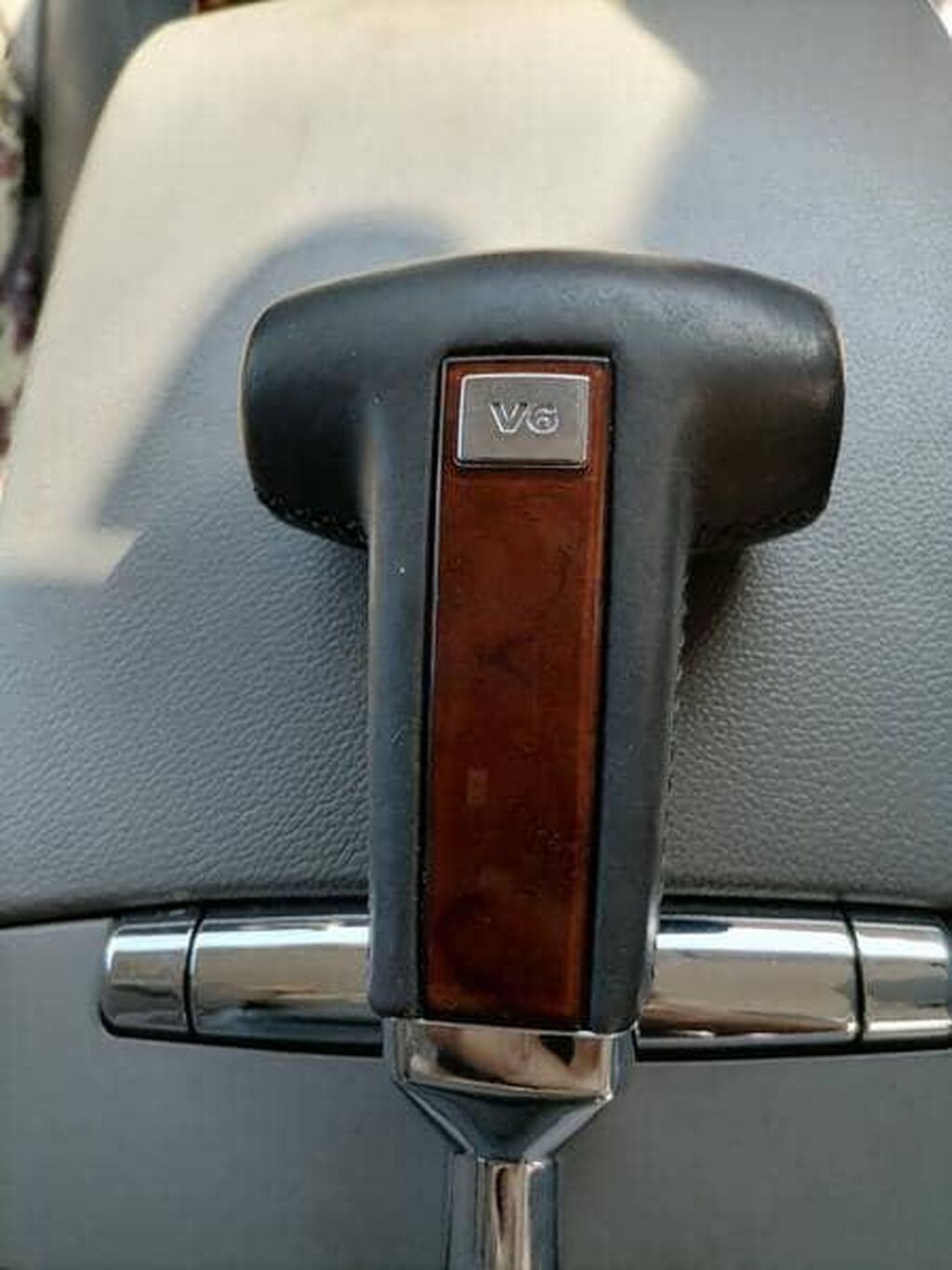 RUCICA MENJACA ZA VOLKSWAGEN PHAETON | Far, maska,hauba,branik