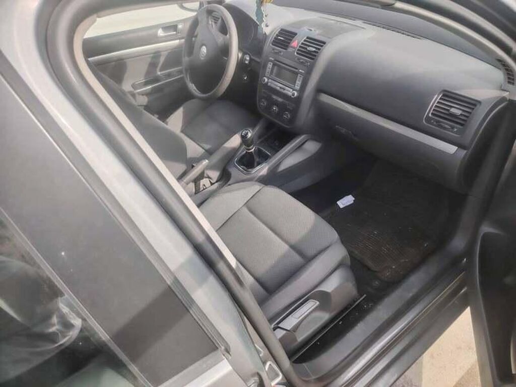 KOMPLETAN AUTO U DELOVIMA ZA VOLKSWAGEN GOLF 5 OD 2004. DO 2009. GOD