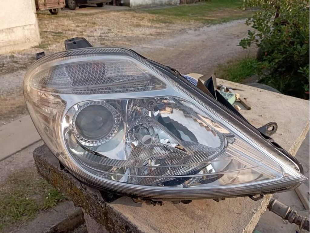 DESNI XENON FAR ZA CITROEN C8 |