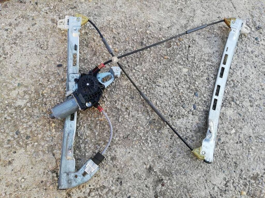 DESNI PODIZAC ZA PEUGEOT 206 | Povoljni polovni delovi za Peogeot