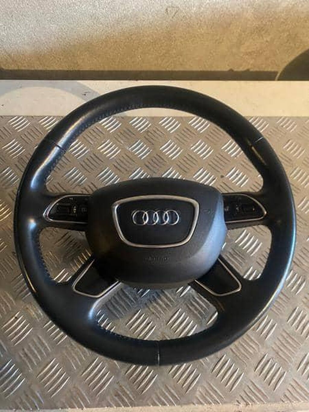 VOLAN ZA AUDI A6, A6 ALLROAD, A4 . OD 2011. DO 2018. GOD. | Volani