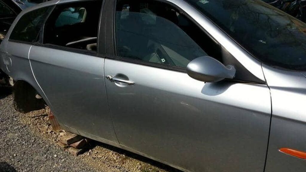 DELOVI ZA ALFA ROMEO 156 | Delovi karoserije od alfe 156 - karavan