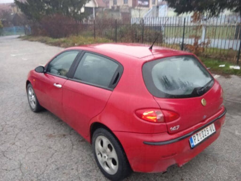 ALFA ROMEO 147 - KOMPLETAN AUTO U DELOVIMA | Alfa 147 crvena boja