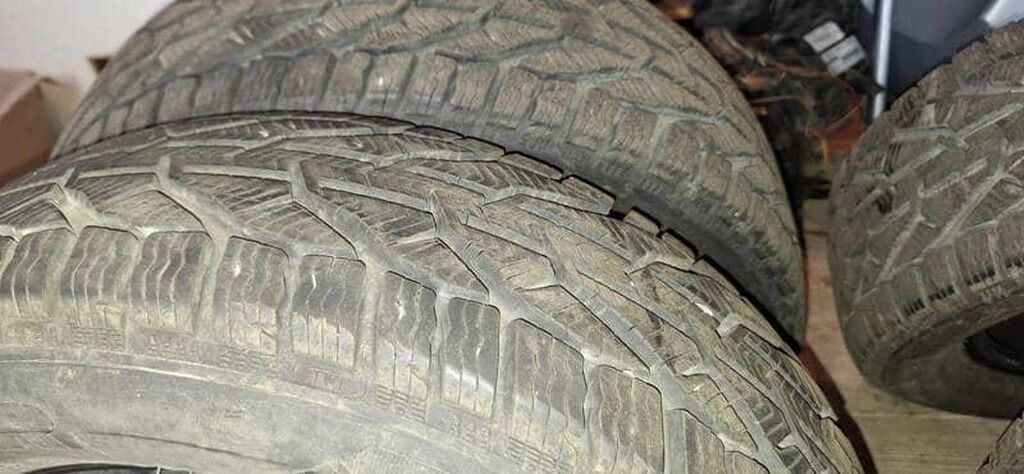 TIGAR 205/60 R16 ZIMSKA | 4 tigar gume vozene 1 sezonu i stoje.Vozim