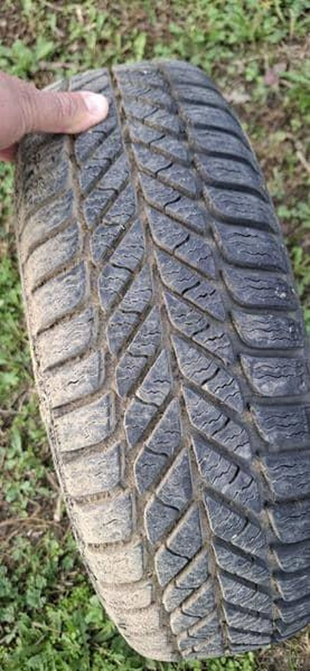 ZIMSKA GUMA KELLY 14 | zimska guma kelly 175/65 R14.Dubina sare