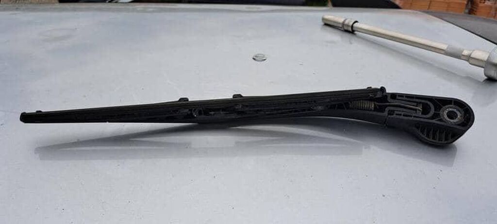 ZADNJI BRISAC ZA KARAVAN ZA PEUGEOT 206 | imam sve delove za peugeot