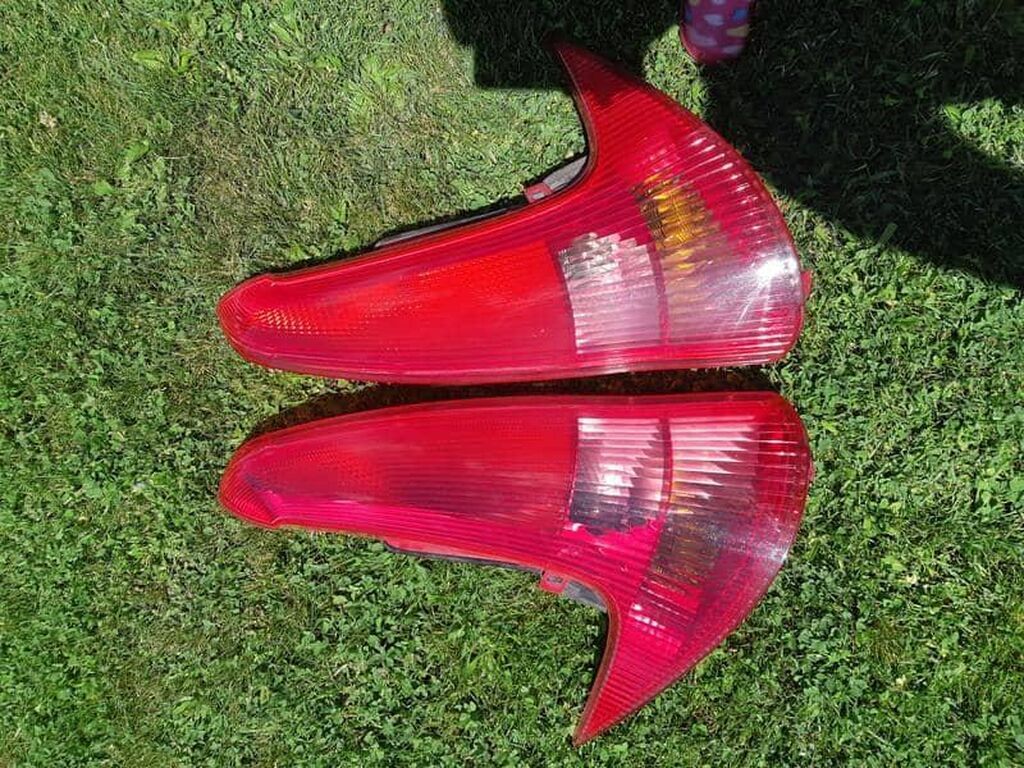 ZADNJE LAMPE ZA SW ZA PEUGEOT 206 | Cena je po komadu 30e.Imam sve