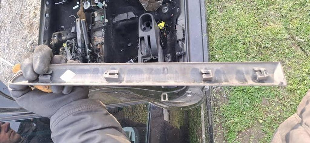 ZADNJA DESNA BOCNA LAJSNA ZA PEUGEOT 207 | zadnja desna bocna lajsna