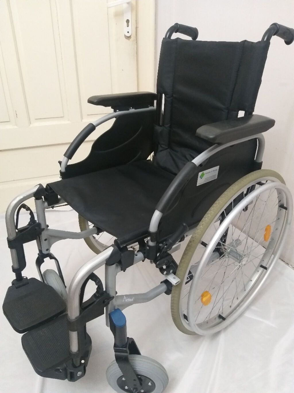 Francuska aluminijumska invalidska kolica poznate marke INVACARE, u