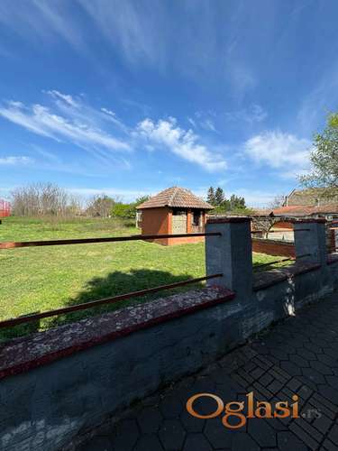 Prodajem građevinski plac u centru Ravnog Sela – 543 m²