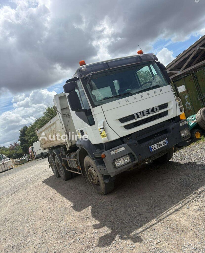 IVECO Trakker kiper