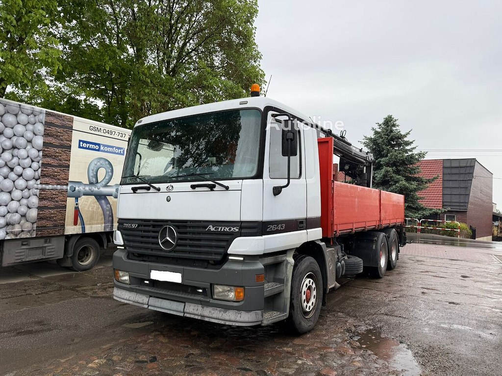 Mercedes-Benz 2643 kamion s ravnom platformom