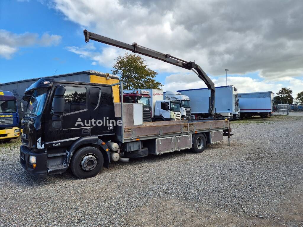 IVECO Eurocargo 120 E22 // Fassi F80A22 // kamion s ravnom platformom