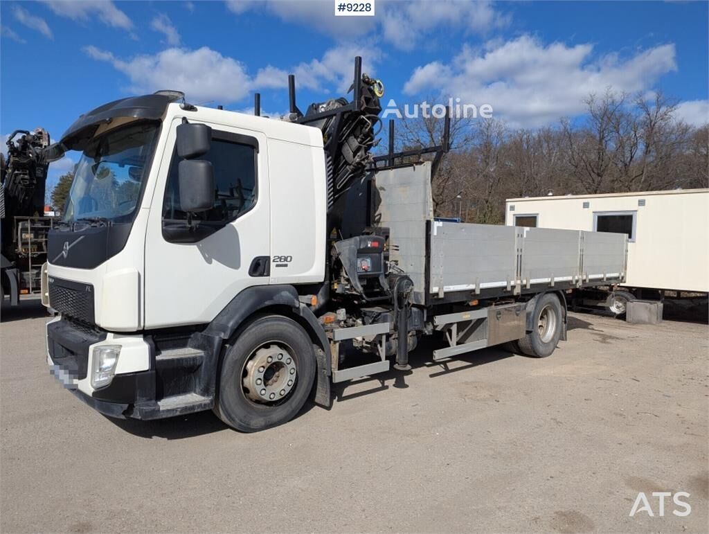 Volvo FL280 kamion s ravnom platformom