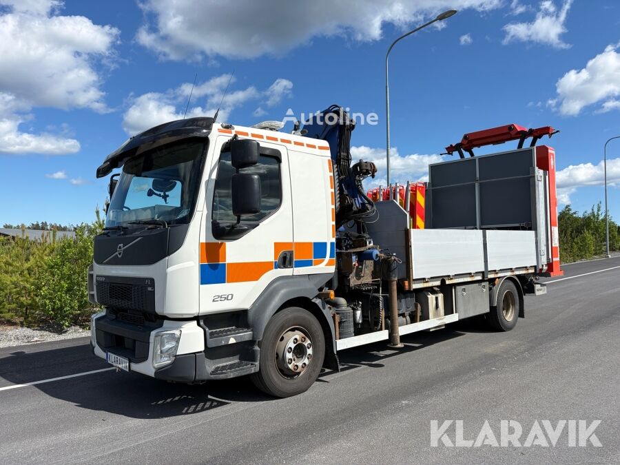 Prodaje se Volvo FL 250 kamion s ravnom platformom na aukciji