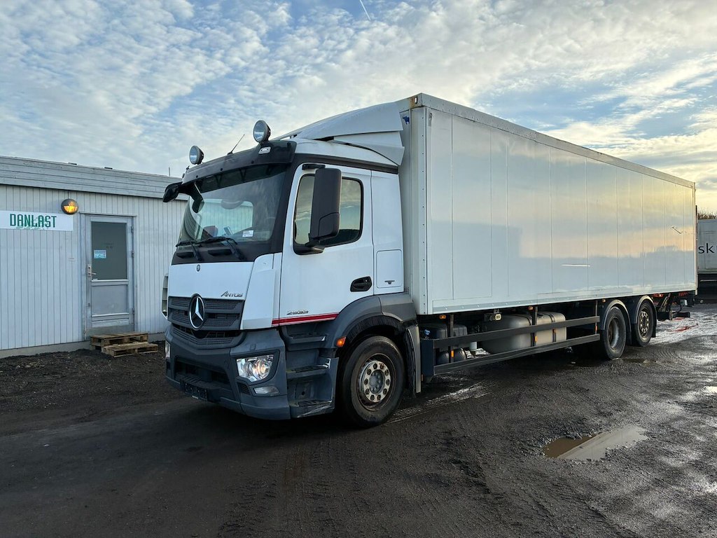Mercedes-Benz 2533 kamion furgon