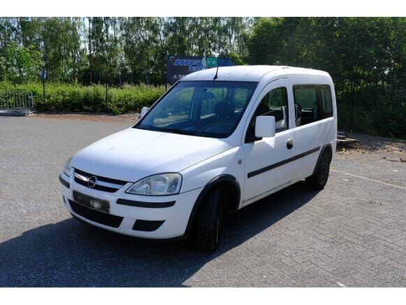 Prodaje se Opel Combo laki furgon na aukciji
