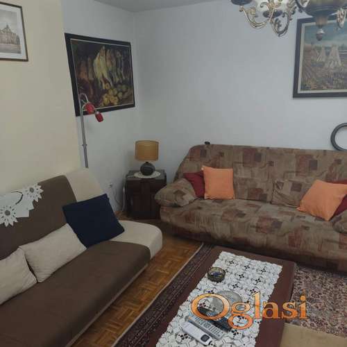 Trosoban namešten stan na Novom Naselju, 79m2