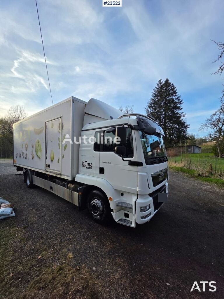 MAN TGM 15.250 Box Truck with Refrigeration/Freezer Unit – Partition kamion hladnjača