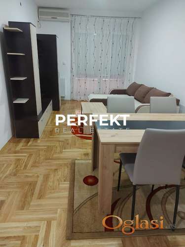 Margita u blizini Hotela Tamiš, 47m2, parkin, gas