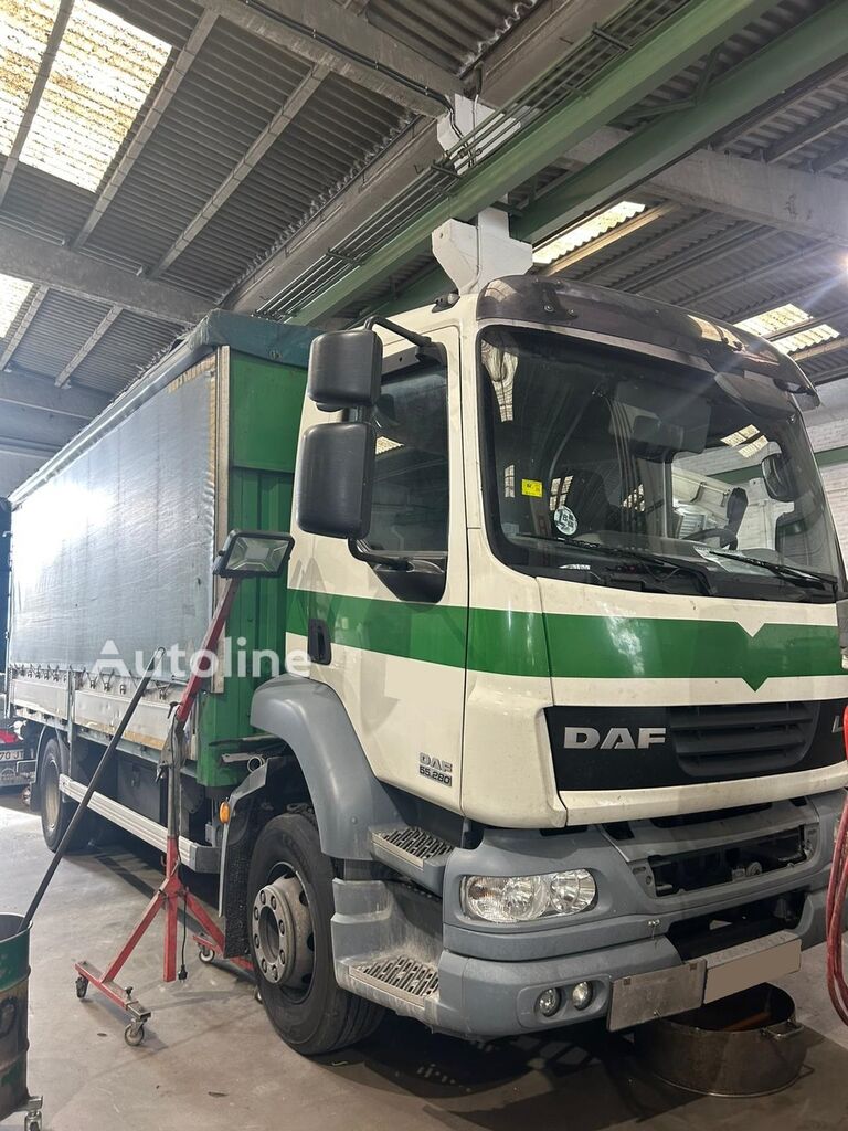 DAF LF 280 FA - MOTOR DEFECTUOSO kamion sa klizna zavesa cerada