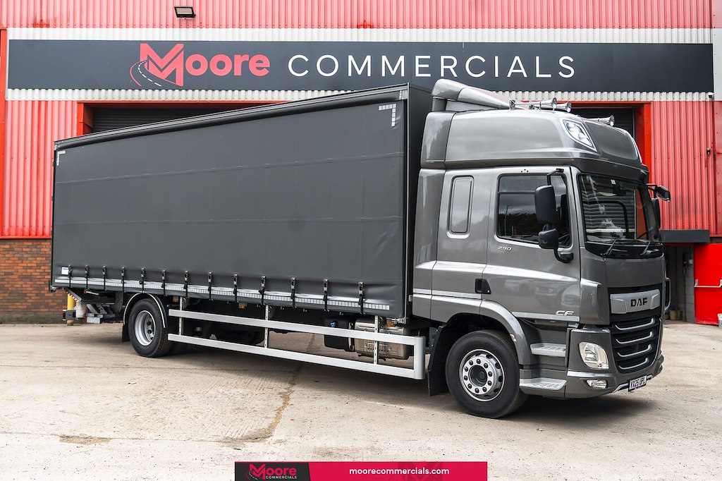 DAF CF 290 FA 18T 29FT Space Cab kamion s ceradom