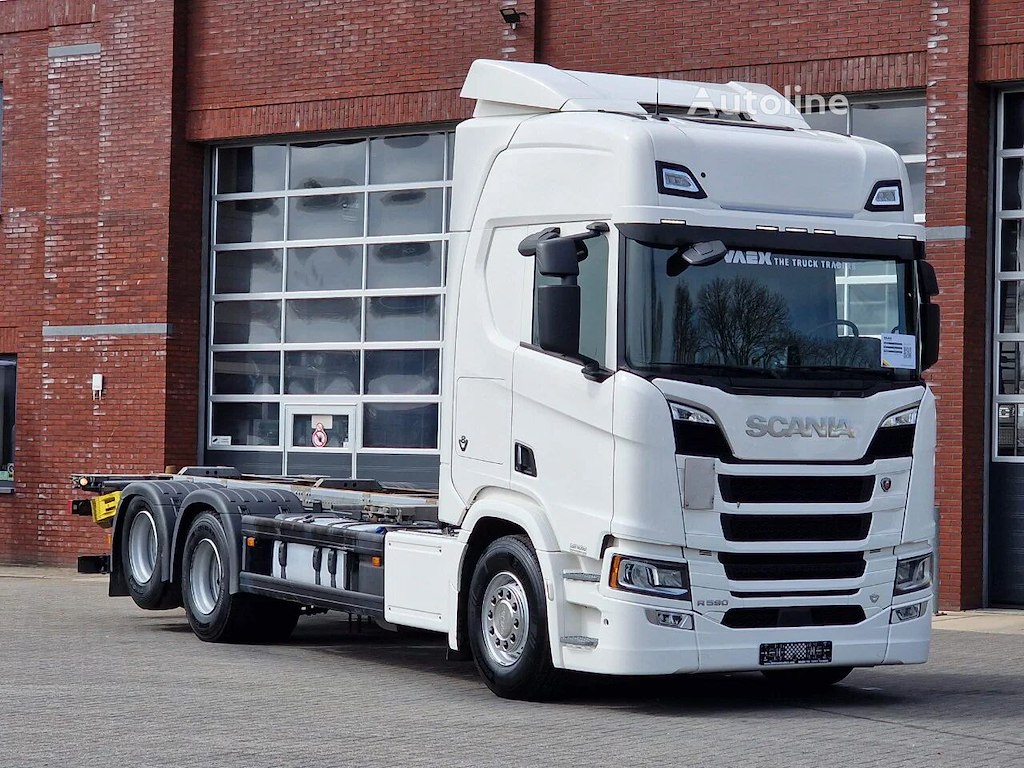 Scania R590 V8 NGS Highline 6x2 - BDF - 4.75 WB - Retarder - Full air - vozilo za prevoz kontejnera