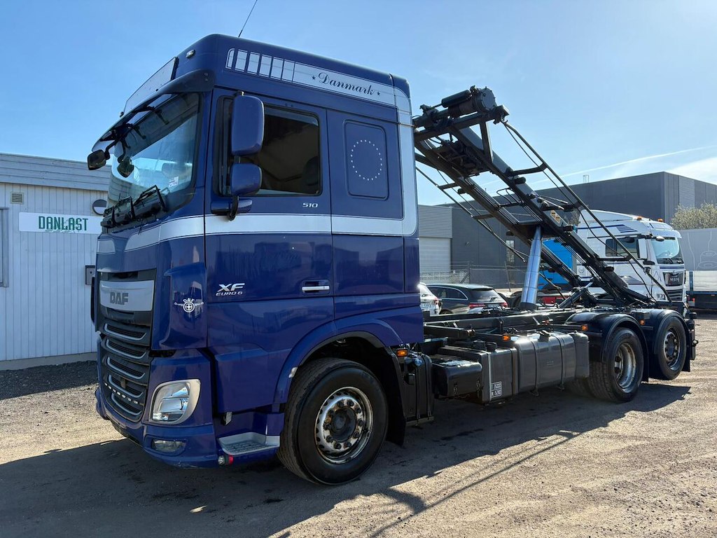 DAF XF 510 FAN kamion sa kukom za podizanje tereta