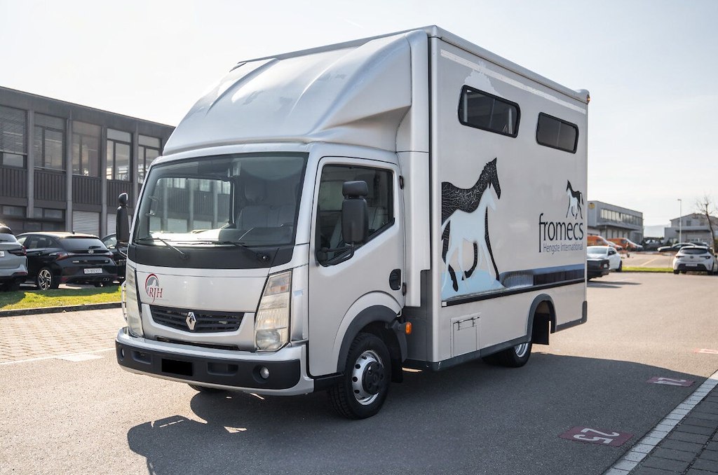 Renault Maxity horse transporter kamion za prevoz konja