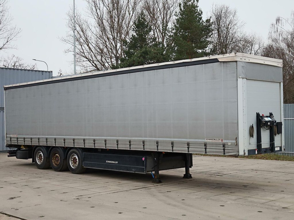 Schwarzmüller J-SERIE, STANDARD, ZVEDACÍ NÁPRAVA, NÁPRAVY SAF, HLINÍKOVÉ BOČNI poluprikolica s ceradom