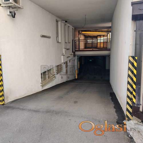 Izdavanje garažnog mesta, 13m2, Bubanj