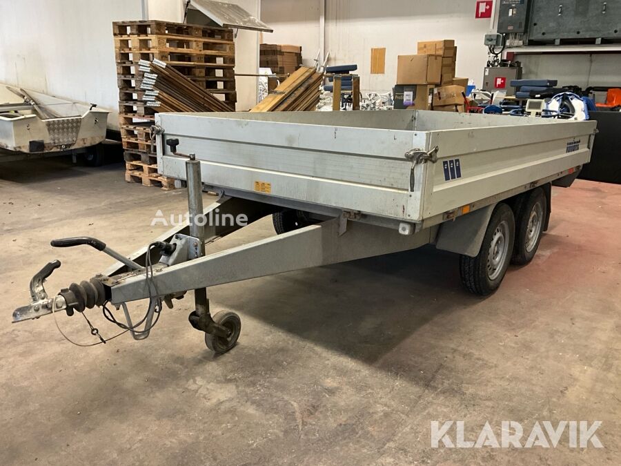 Prodaje se Variant 2000kg prikolicu sa ravnom platformom na aukciji