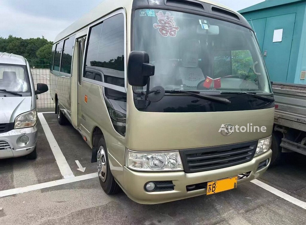 Toyota Coaster turistički autobus