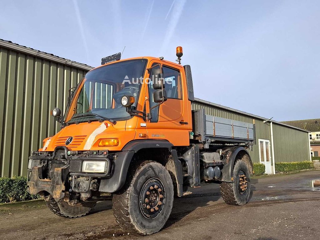 Prodaje se Unimog U500 univerzalnu komunalnu mašinu na aukciji