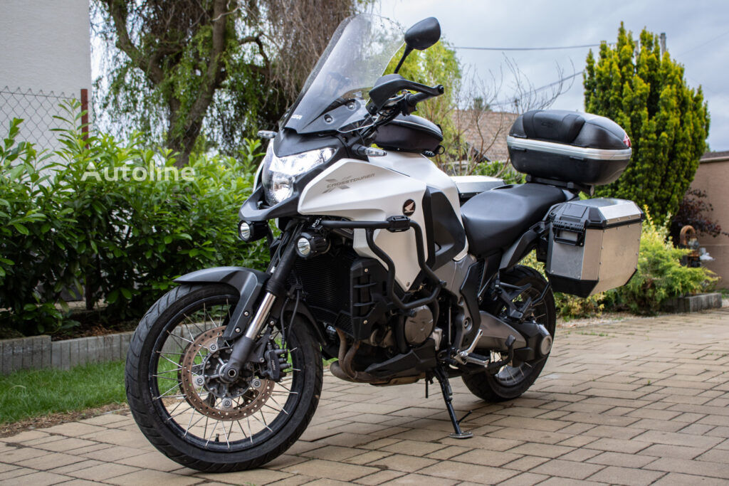 Honda VFR 1200X 95kW MT6 / NA SPLÁTKY / NA PROTIÚČET motocikl