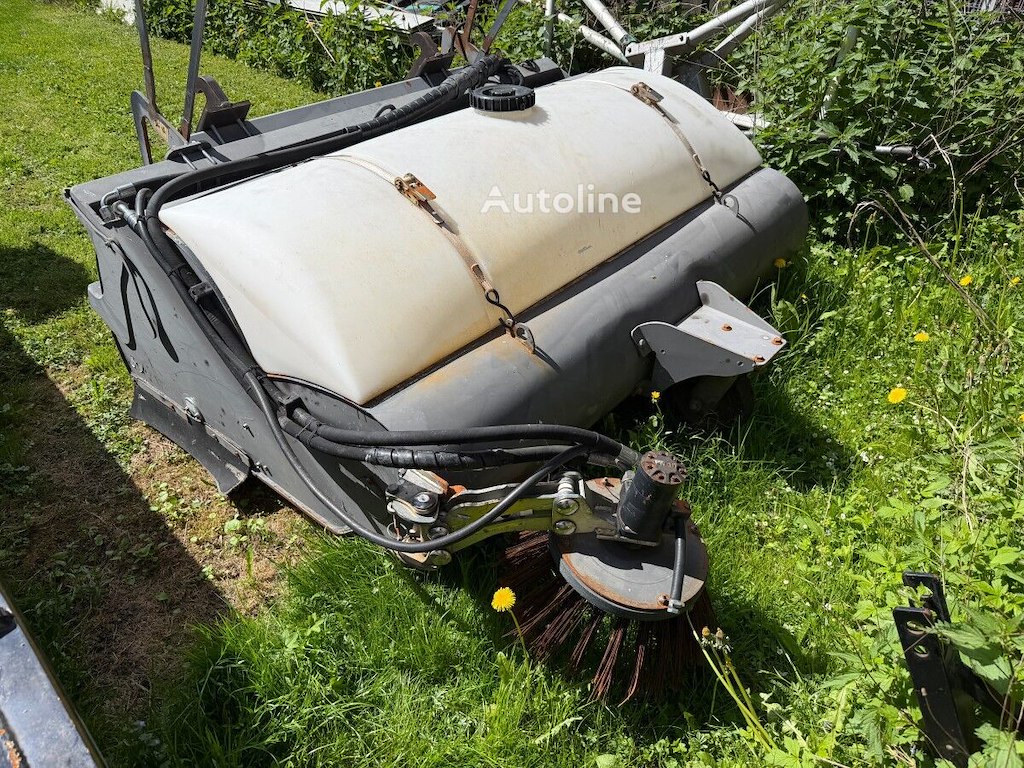Prodaje se Holms Andre Holms Feiekost med oppsamler og vanning četku za čišćenje ulica na aukciji