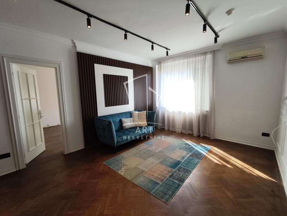 Poslovni prostor kod Knez Mihailove ID#15288
3.000 €