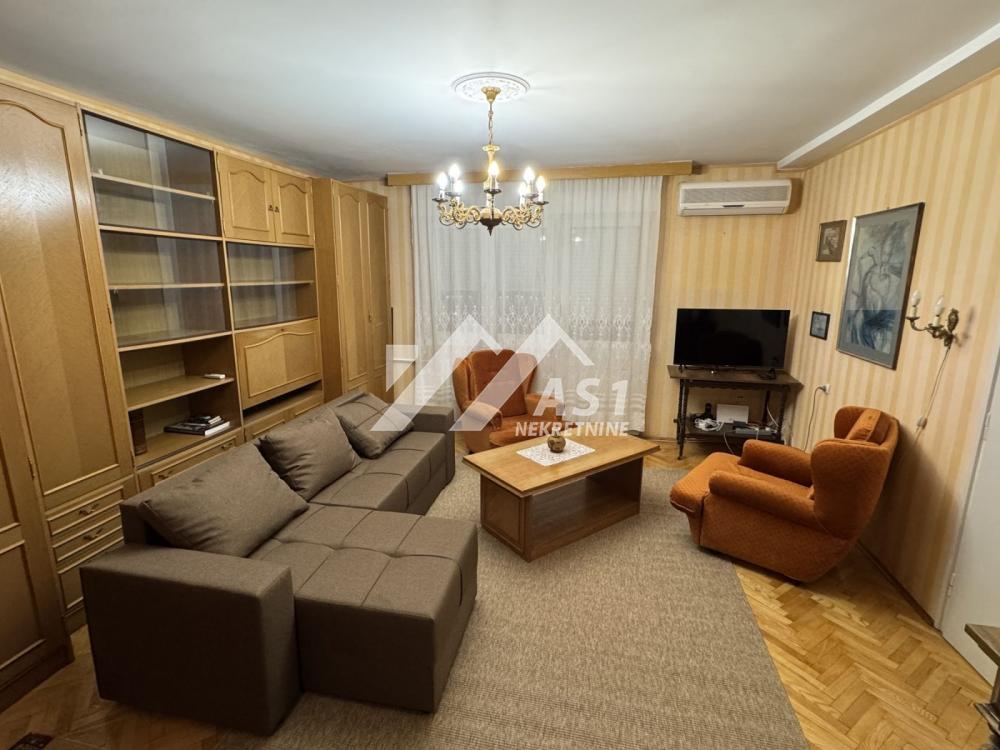 Izdajem lep renoviran komforan dvosoban stan kod Promenade !!! ID#7037
350 €