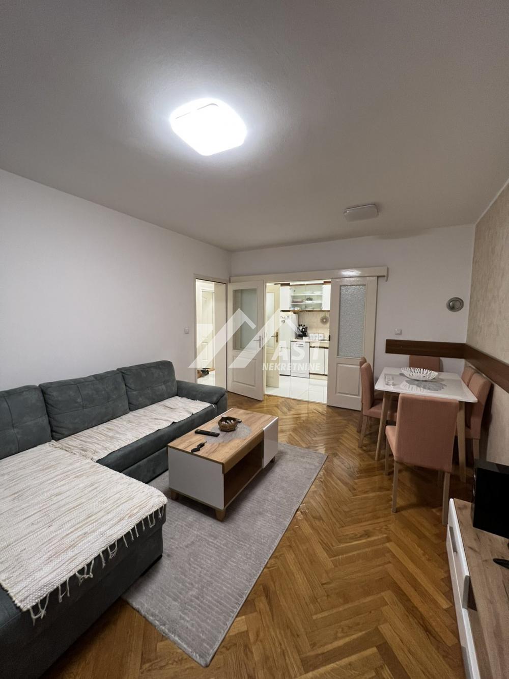 IZDAJE SE JEDNOIPOSOBAN STAN KOD BULEVARA ID#7004
450 €