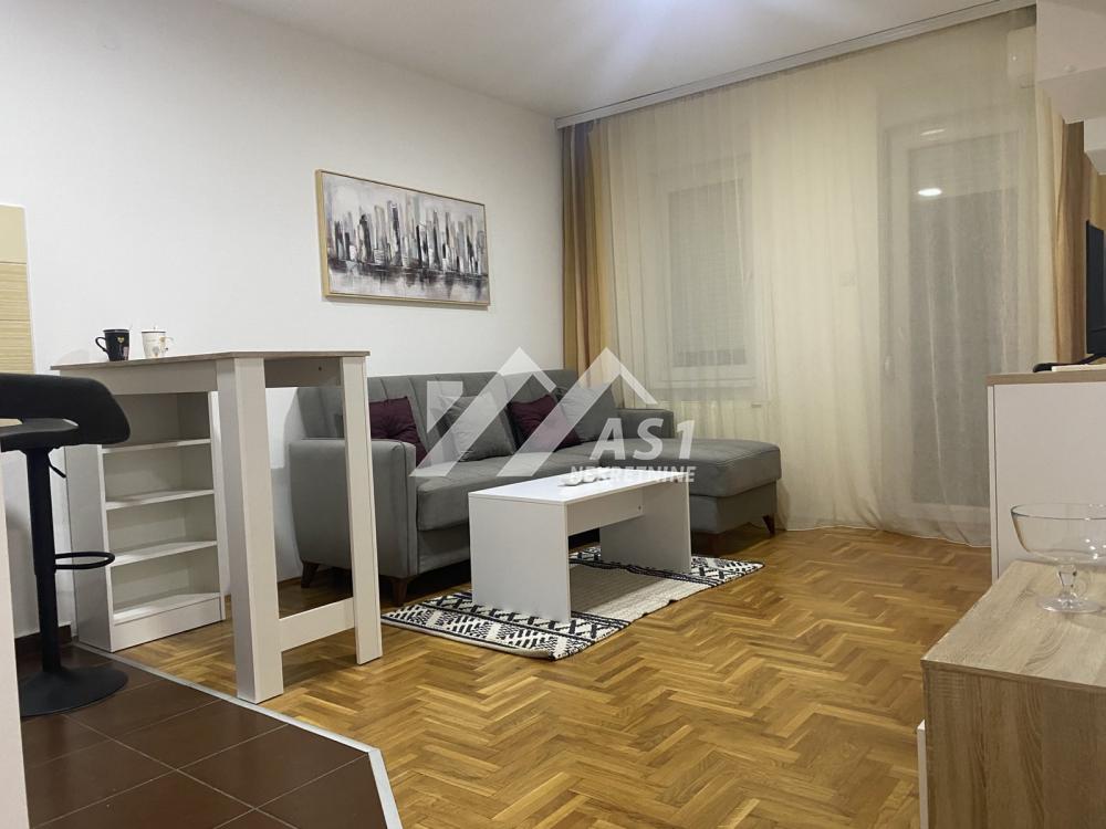 Izdajem fenomenalanu garsonjeru na Novoj Detelinari !!! ID#7010
300 €