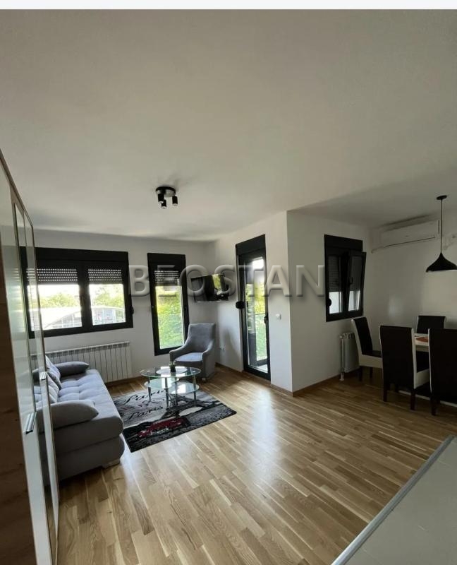 Zemun - Zemunske kapije #67694
480 €